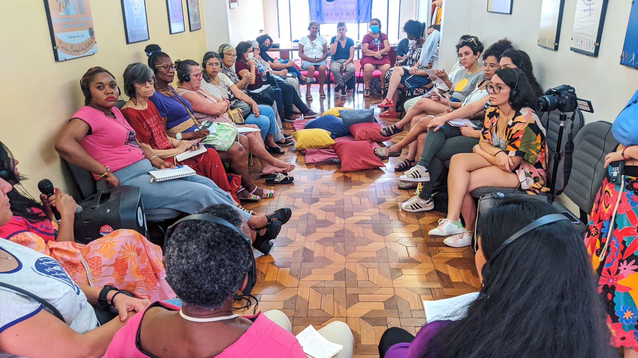 Lutas feministas ao redor do mundo: roda de conversa na SOF reuniu ...